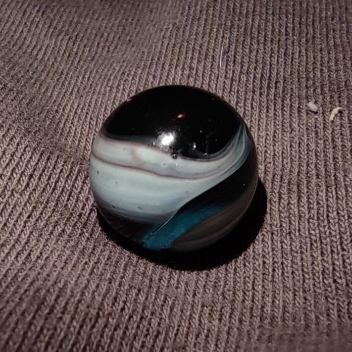 Nice looking corkscrew type mib... - Marble I.D.'s - Marble Connection